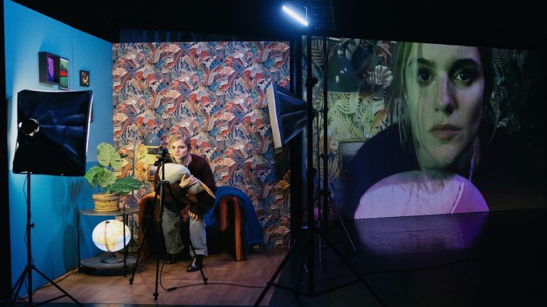 "GIRLS & BOYS" ΑΠΟ ΤΗΝ ΔΕΥΤΕΡΑ 28 ΑΠΡΙΛΙΟΥ ΚΑΙ ΚΑΘΕ ΔΕΥΤΕΡΑ & ΤΡΙΤΗ ΣΤΟ ...