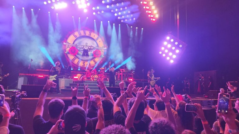 ΠΗΓΑΜΕ / ΕΙΔΑΜΕ : GUNS 'N' ROSES ΣΤΟ BAHRAIN...ΓΡΑΦΕΙ Η ΑΛΙΚΗ ΒΑΛΟΡΕΣ ...