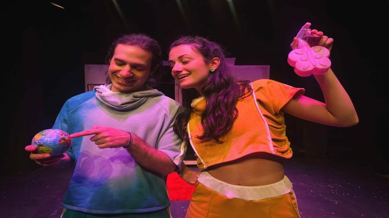 "ΤΙ ΕΙΝΑΙ ΑΥΤΟ;" ΤΗΣ ΣΤΕΛΛΑΣ ΣΑΡΑΦΟΓΛΟΥ, ΚΑΘΕ ΚΥΡΙΑΚΗ ΣΤΟ ΘΕΑΤΡΟ ...